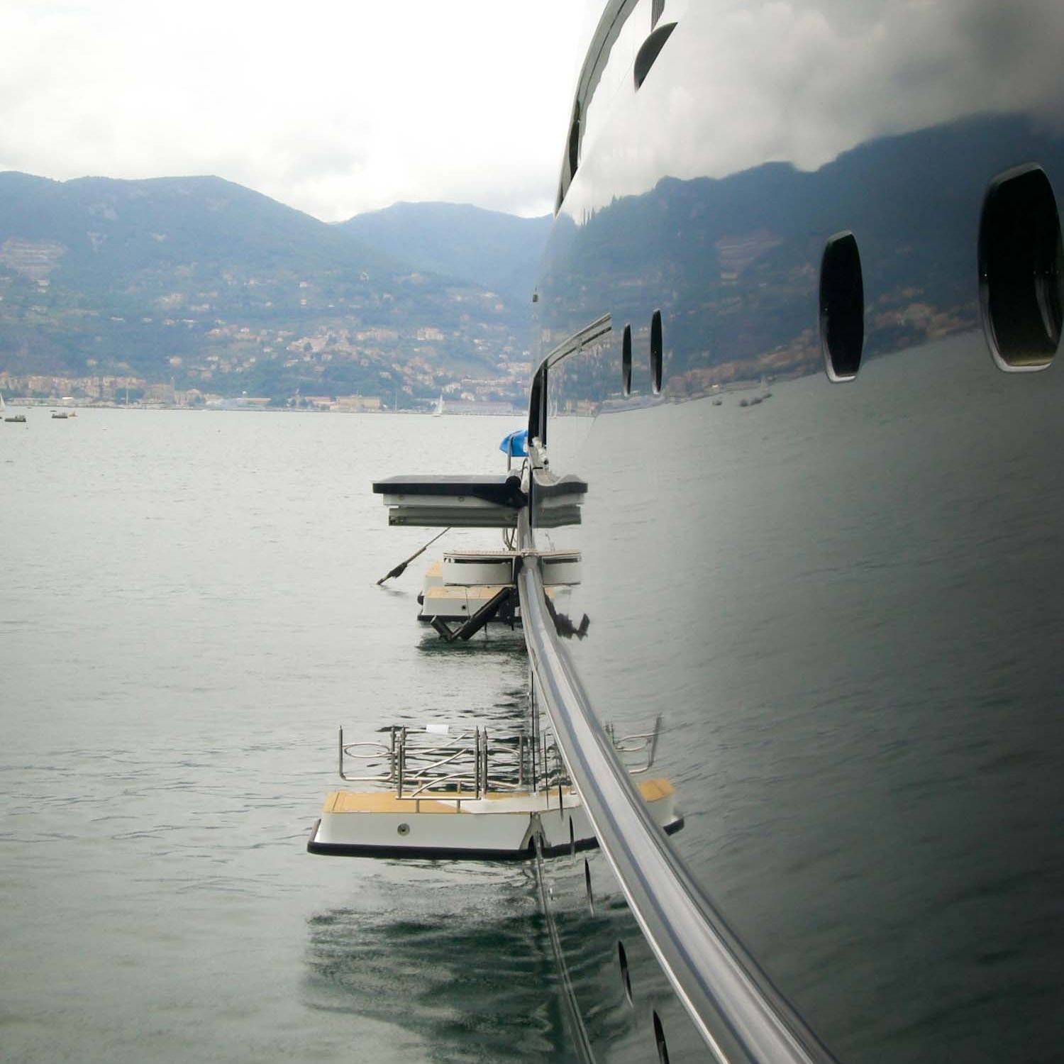 Nautical hatches for shipbuilding industry, in stainless steel