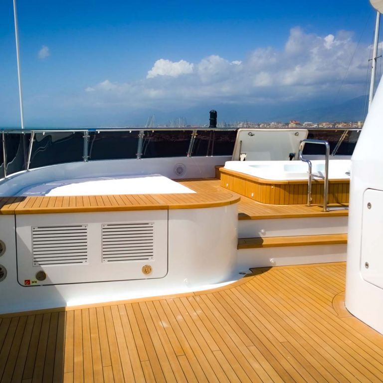 Nautical hatches for shipbuilding industry, in stainless steel